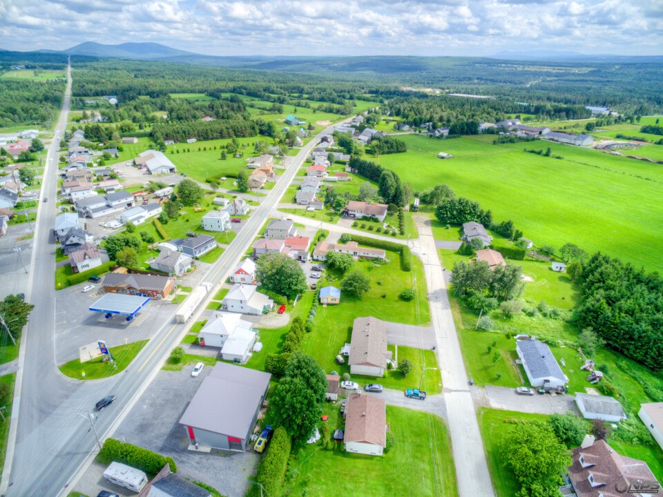 Près de tout. Loin de l'ordinaire. — Estrie - Cantons-de-l'Est