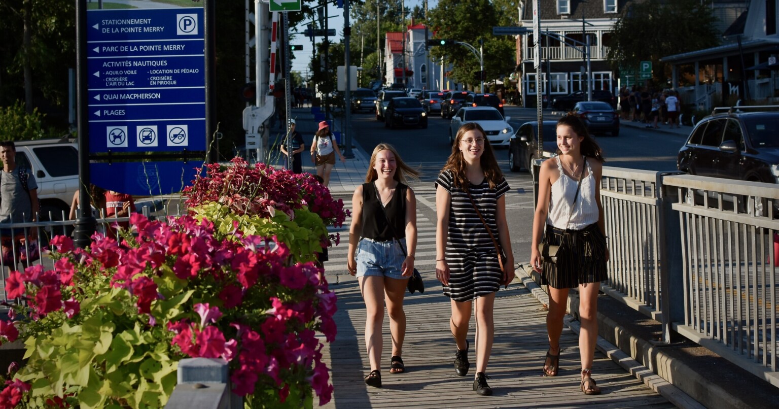 Près de tout. Loin de l'ordinaire. — Estrie - Cantons-de-l'Est